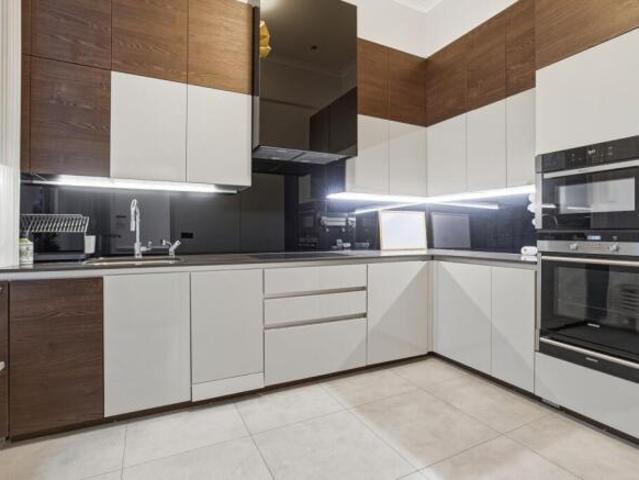 2 bedroom flat for sale in Redcliffe Square SW10