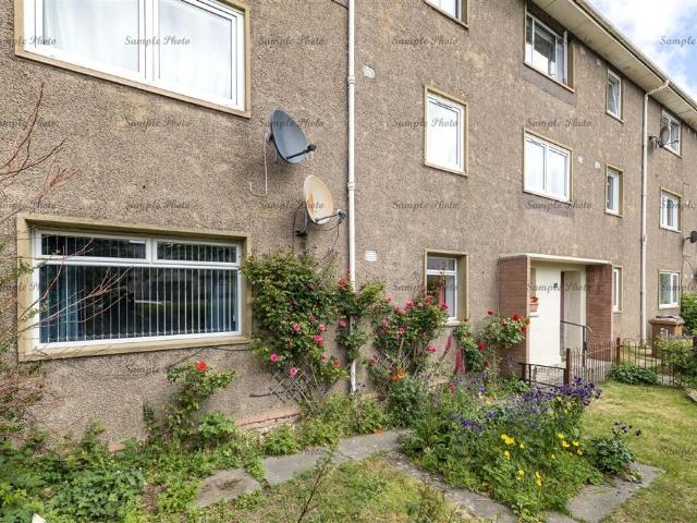 2 bedroom flat for sale in Redhall Grove, Edinburgh, EH14