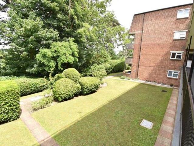 2 bedroom flat for sale in Redhill Drive, Bournemouth, BH10