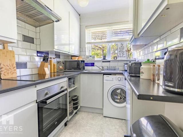 2 bedroom flat for sale in Redhill Drive, Bournemouth, BH10 6AD, BH10