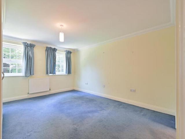 2 bedroom flat for sale in Regency Court, Watford, WD17
