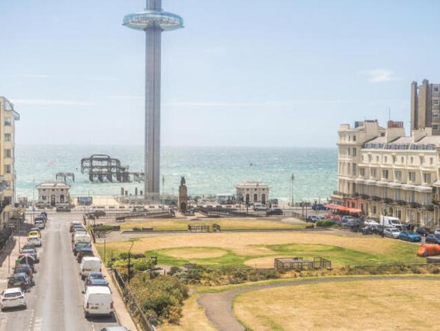 2 bedroom flat for sale in Regency Square, Brighton, BN1