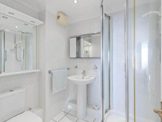 2 bedroom flat for sale in Regis Court, 22 24 West Parade, BN11