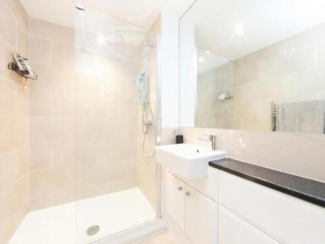2 bedroom flat for sale in Reservoir Road, Ruislip, HA4