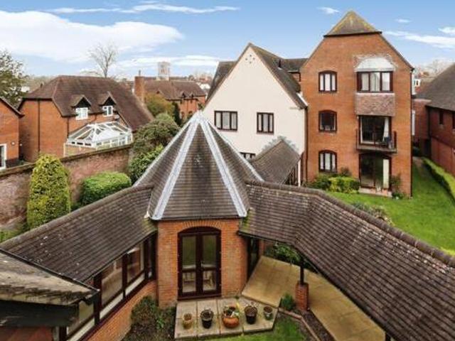 2 Bedroom Flat For Sale In Ringwood, Hampshire