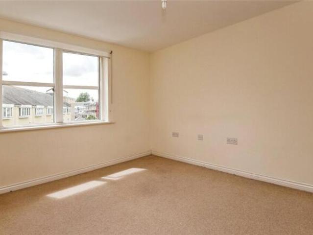 2 bedroom flat for sale in Richmond Court, Exeter, Devon, EX4