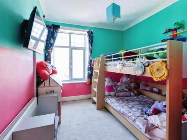 2 bedroom flat for sale in Richmond Park Road, Bournemouth, BH8