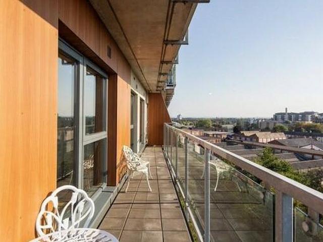 2 Bedroom Flat For Sale In Romford, London