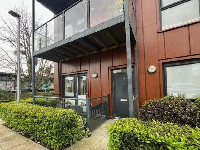 2 Bedroom Flat For Sale In Romford, London