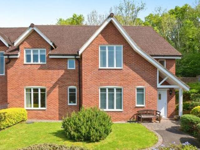 2 Bedroom Flat For Sale In Romsey, Hampshire