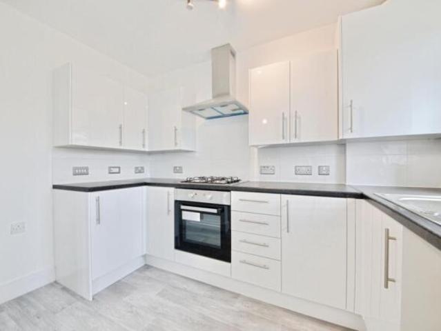 2 bedroom flat for sale in Romside Place, Romford, RM7
