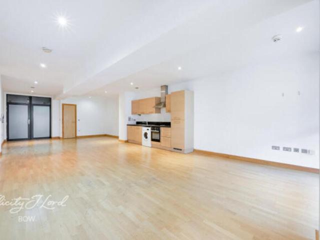 2 bedroom flat for sale in Roach Road, London, E3