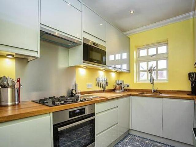 2 Bedroom Flat For Sale In Rochester, Kent