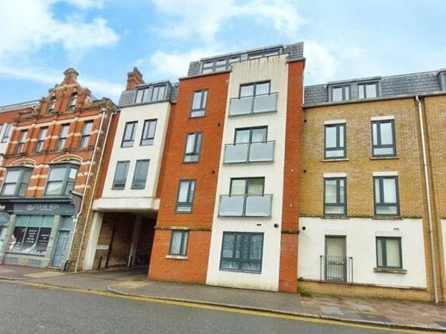 2 Bedroom Flat For Sale In Rochester, Kent