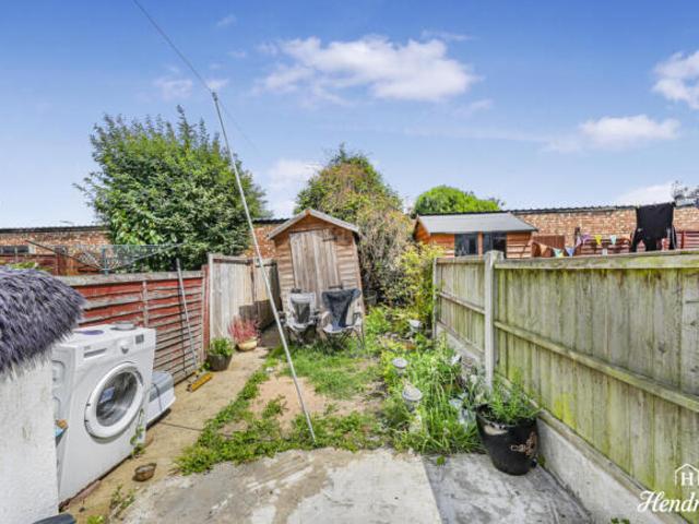 2 bedroom flat for sale in Rochford Road, Southend on sea, SS2 6, SS2