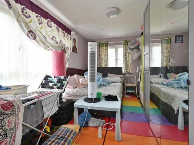 2 bedroom flat for sale in Rockwell Court, Watford, WD18