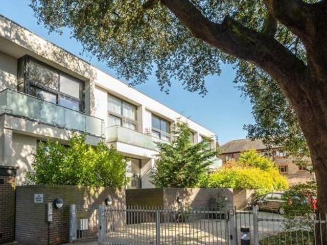 2 Bedroom Flat For Sale In Roehampton, London