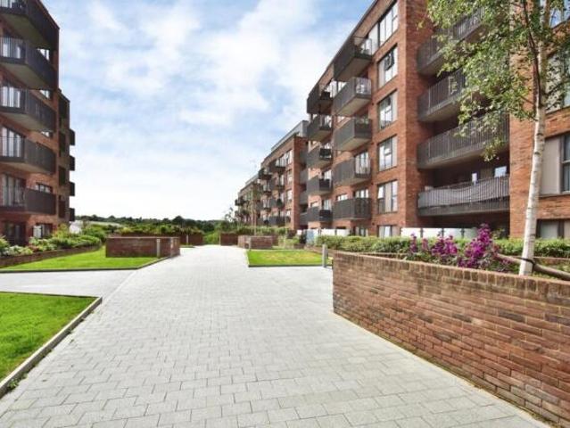 2 bedroom flat for sale in Rosalind Drive, Maidstone, Kent, ME14