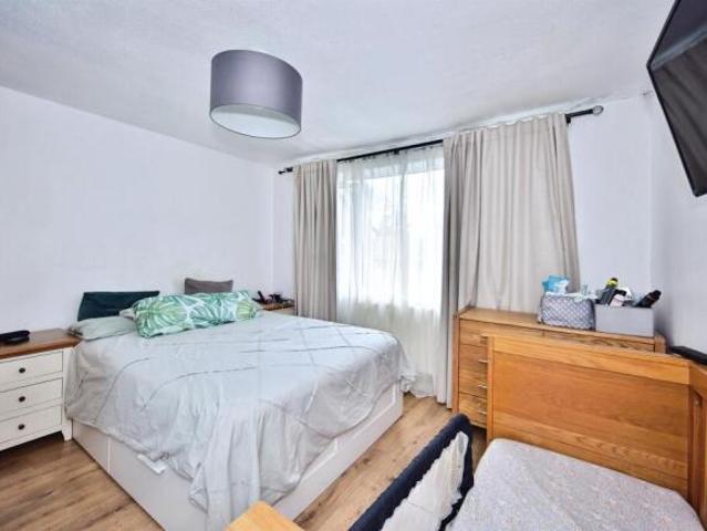 2 bedroom flat for sale in Roseholme, Maidstone, ME16
