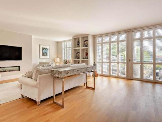 2 bedroom flat for sale in Rougemont, Kings Hill, West Malling, Kent, ME19