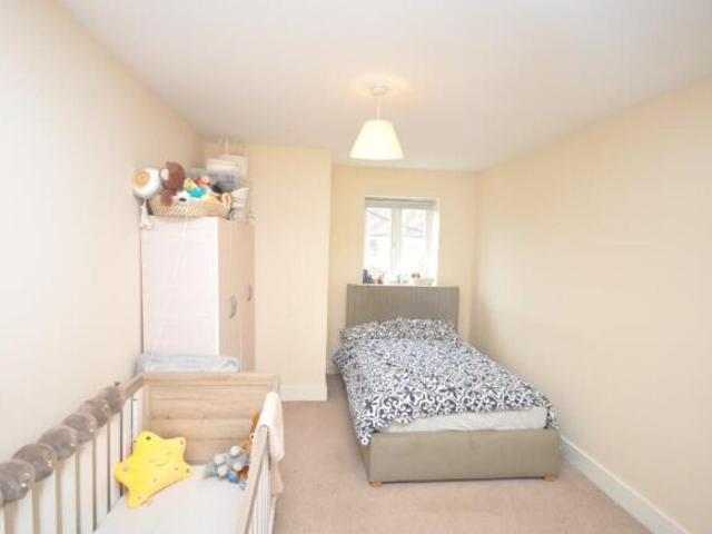 2 bedroom flat for sale in Roxwell Road, Chelmsford, Essex, CM1