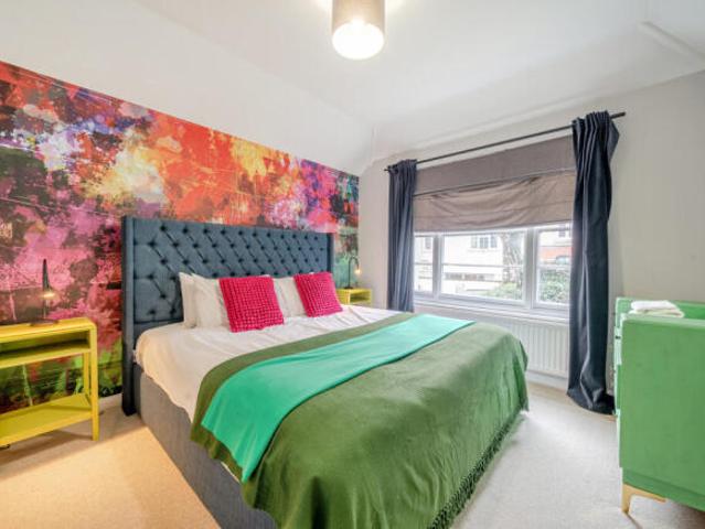 2 bedroom flat for sale in Royal York Crescent, Bristol, BS8