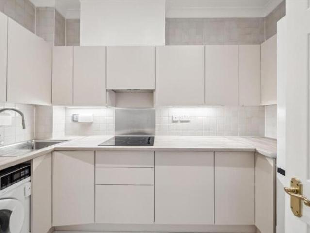 2 bedroom flat for sale in Royal Belgrave House, London, SW1V