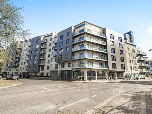 2 bedroom flat for sale in Royal Crescent Road, Royal Crescent Apartments, SO14