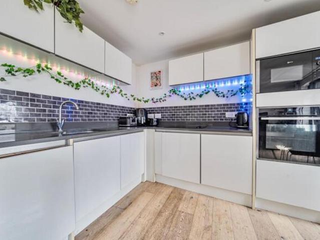 2 bedroom flat for sale in Royal Crescent Road, Royal Crescent Apartments, SO14