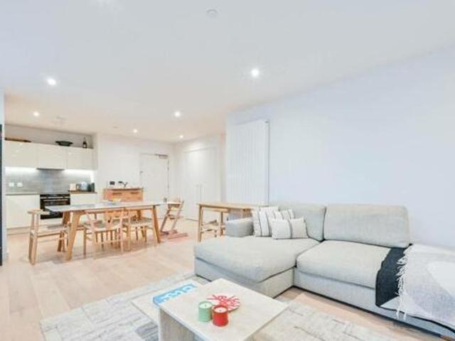2 Bedroom Flat For Sale In Royal Docks, London