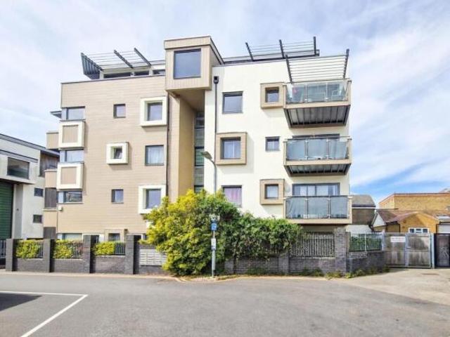 2 bedroom flat for sale in Royal Mews, Southend On Sea, SS1