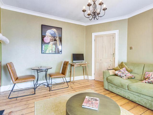2 bedroom flat for sale in Runwell Terrace, Southend on sea, SS1