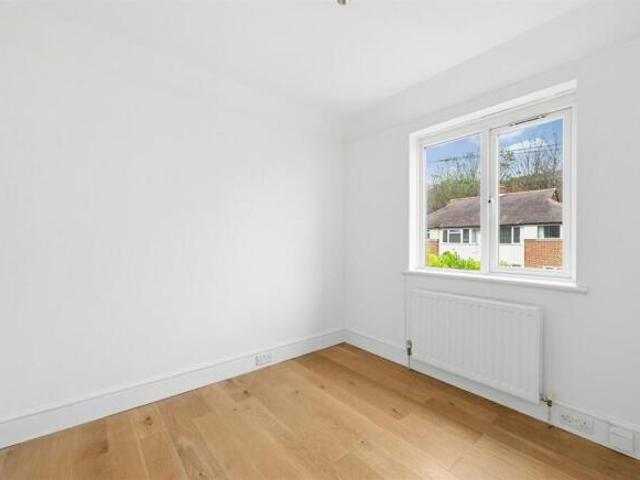 2 bedroom flat for sale in Runnymede, Colliers Wood, SW19