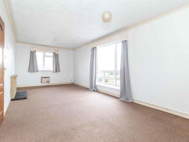 2 bedroom flat for sale in Rugby Road, Worthing, BN11