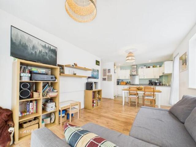 2 bedroom flat for sale in Ruhemann Street, Reading, RG30