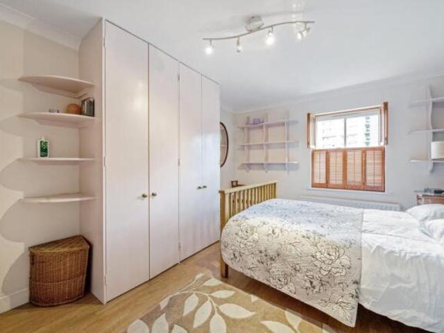 2 bedroom flat for sale in Russell Lodge, Spurgeon Street, SE1