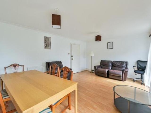 2 bedroom flat for sale in Rutland Park, London, SE6