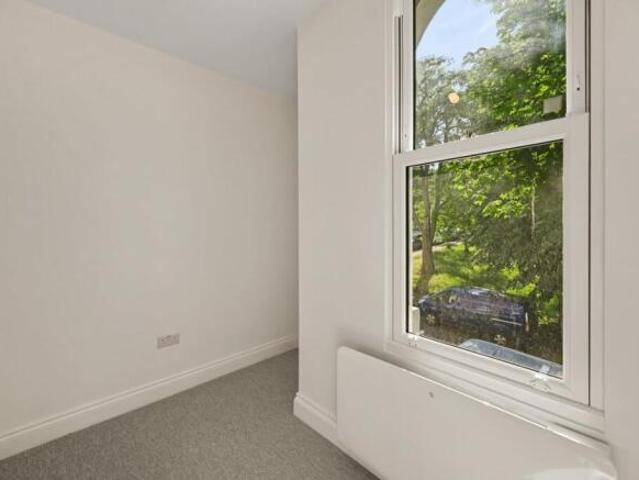2 bedroom flat for sale in Rye Hill Park, London, SE15