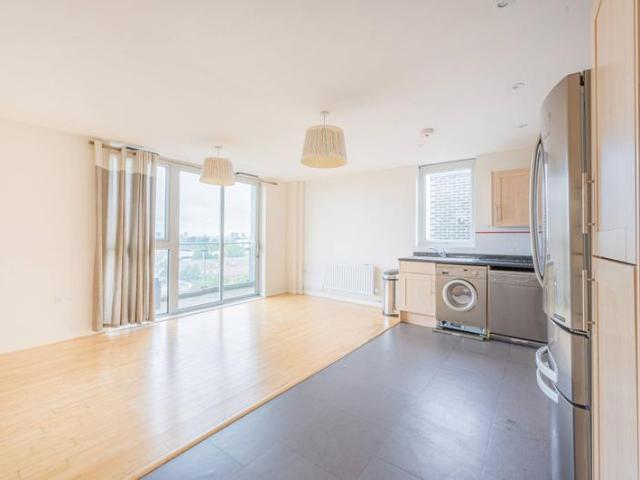 2 Bedroom Flat for Sale in Rye Lane