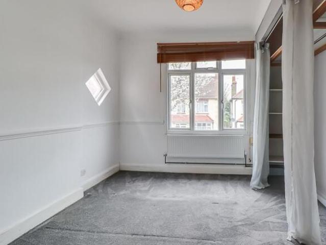 2 bedroom flat for sale in Rylands Road, Southend on Sea, SS2