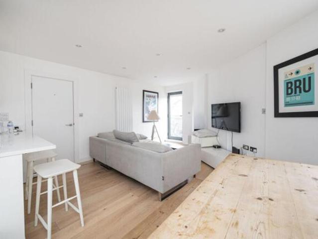 2 bedroom flat for sale in Sceptre Road, Bethnal Green, London, E2