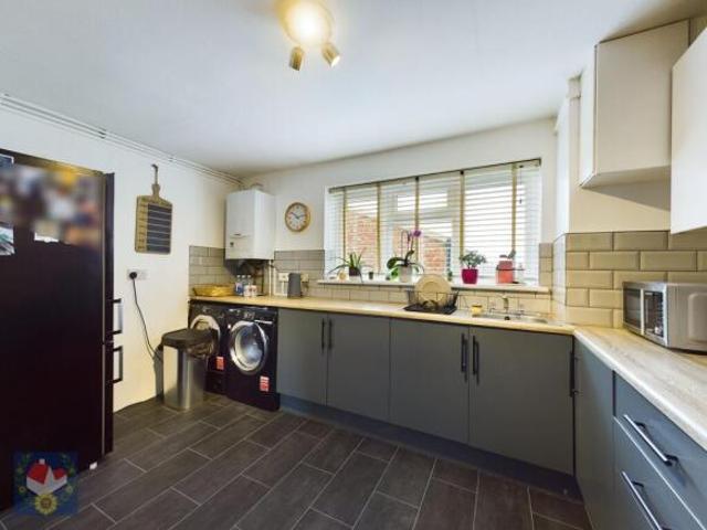 2 bedroom flat for sale in School Lane, Quedgeley, Gloucester, GL2