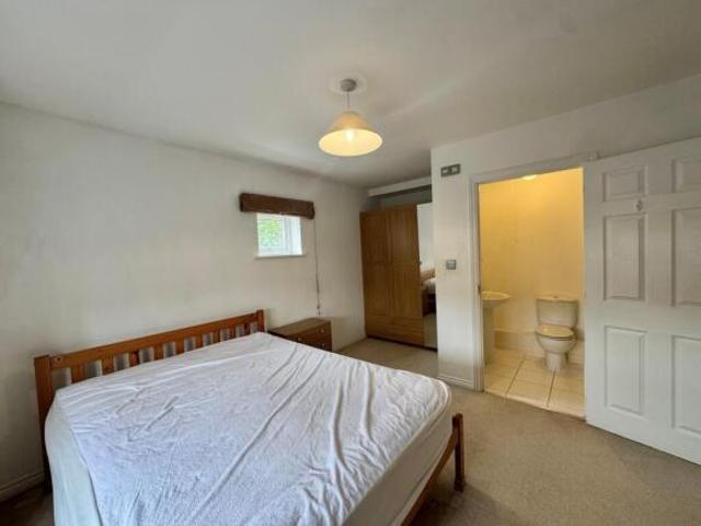 2 bedroom flat for sale in School Meadow, Guildford, GU2