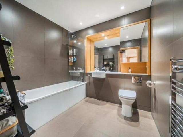 2 bedroom flat for sale in Sclater Street, Shoreditch, London, E1