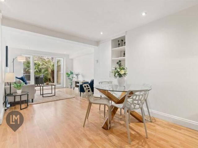 2 bedroom flat for sale in Santos Road, London, SW18