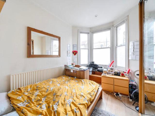 2 bedroom flat for sale in Saltram Crescent, Maida Hill, London, W9