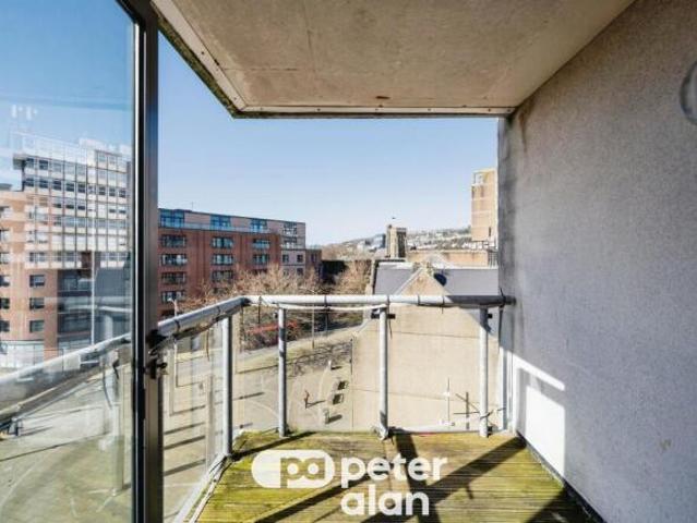2 bedroom flat for sale in Salubrious Passage, Swansea, SA1