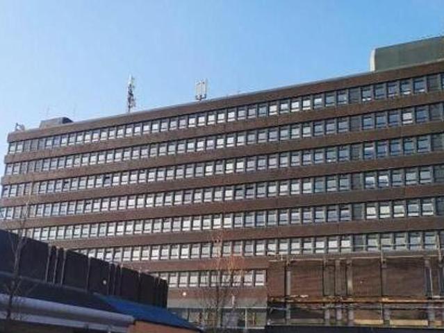 2 Bedroom Flat For Sale In Sale, Greater Manchester