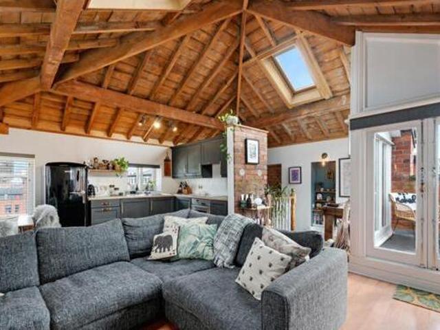 2 Bedroom Flat For Sale In Salford, Greater Manchester