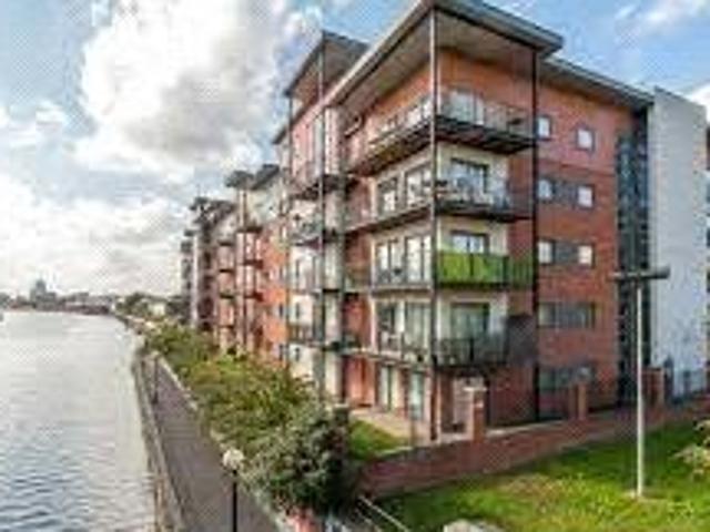 2 Bedroom Flat For Sale In Salford, Greater Manchester
